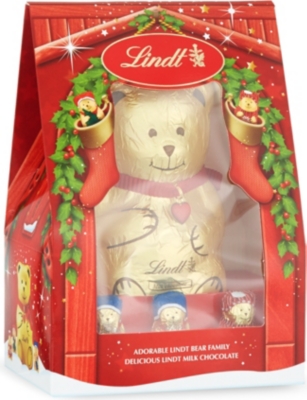 LINDT - Adorable Bear Family milk chocolate set 230g | Selfridges.com