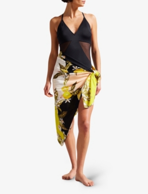 Are Sarongs in Style in 2023? - Wear Next.